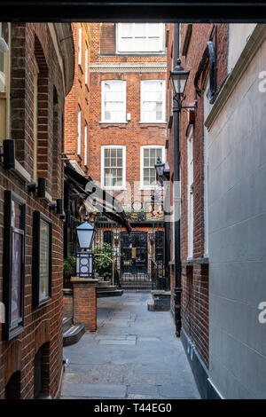 The Williamsons Tavern, 1 Groveland Court, London Stock Photo - Alamy