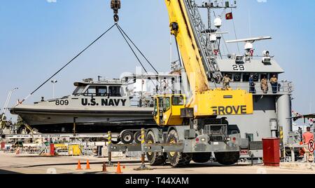 Soldiers of the U.S. Army's 97th Transportation Company, Landing Craft ...
