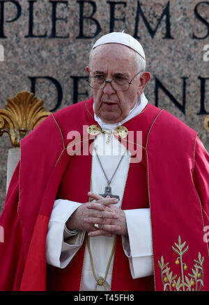 Vatican City. 14th Apr, 2019. POPE FRANCIS celebrates Palm Sunday in St ...