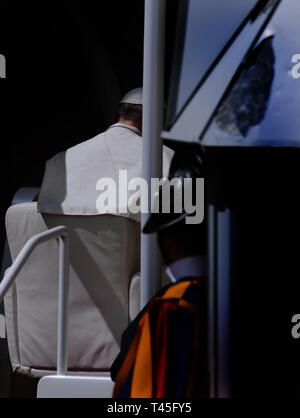 Vatican City. 14th Apr, 2019. POPE FRANCIS celebrates Palm Sunday in St ...