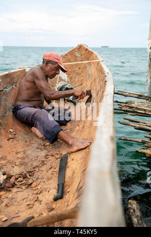 PANAMA San Blas Islands Portrait of young Kuna Indian girl wearing ...