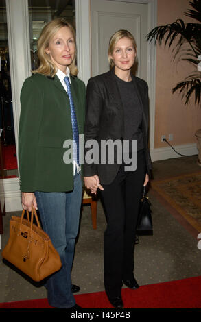KELLY RUTHERFORD & MOTHER ANN EDWARDS ATTEND AN INSTYLE PREVIEW OF THE ...