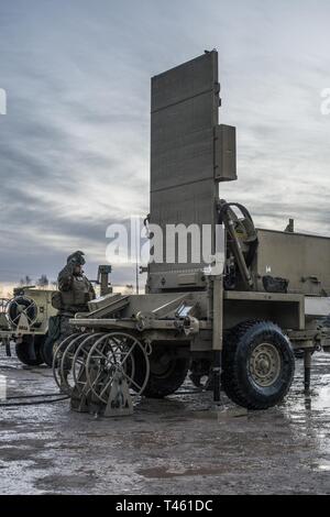 U.S. Marine Corps radar operators with Headquarters Battery, 14th ...