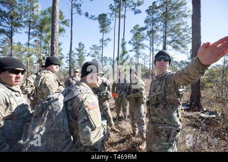 U.S. Army Soldiers attending Pathfinder school, at The National Guard ...