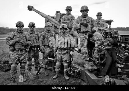 Soldiers assigned to Charlie Battery, 2nd Battalion, 12th Field ...