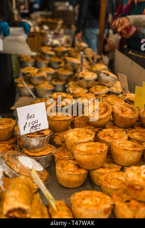 Traditional English Meat Pie Stall Stock Photo - Alamy