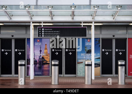 Edinburgh Airport, Entrance, Sign Stock Photo - Alamy