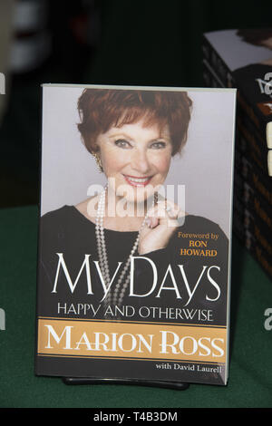 Happy Days -- Marion Cunningham (Marion Ross), Howard Cunningham (Tom ...