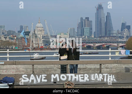 People on Waterloo Bridge as they take part in a Palestine Solidarity ...