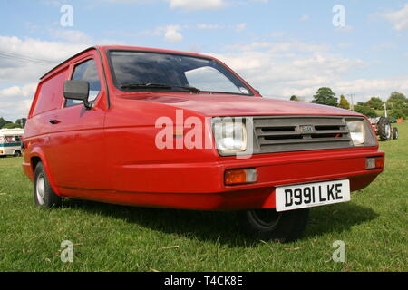 A RELIANT RIALTO 2 VAN AT A CLASSIC VEHICLE SHOW Stock Photo - Alamy