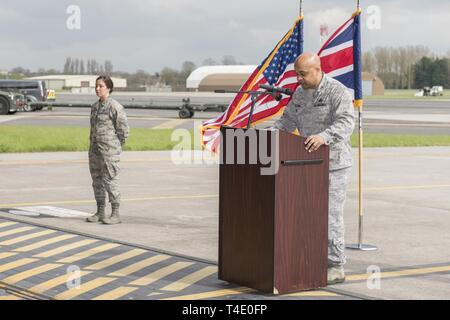 Col. Ron Cheatham, 501st Combat Support Wing vice commander (right ...