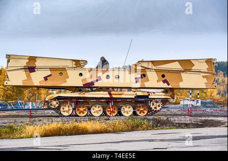 Bridge layer MTU-72. Russia Stock Photo - Alamy