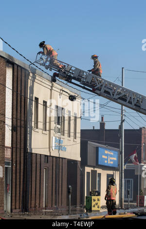 A fire engine is working to put out a fire on 1 July 2026 in Leciñena ...