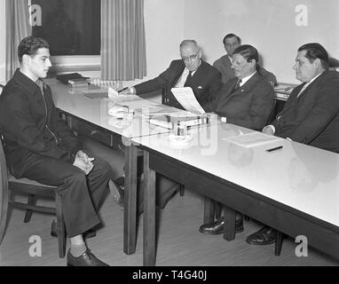 A conscript in the military commissariat in Munich. The first medical ...
