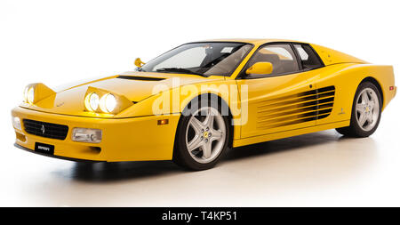 The engine bay of a Ferrari Testarossa Stock Photo - Alamy
