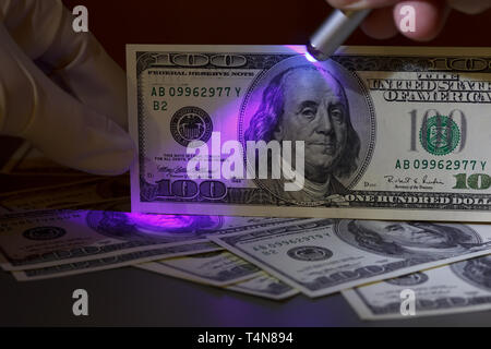 Dollar bill in uv light, fraud check Stock Photo - Alamy