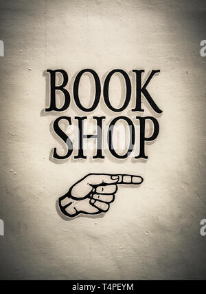 vintage signage bookstore sign bookshop in city street Stock Photo - Alamy