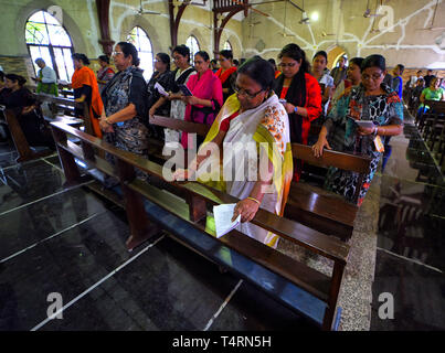 Kolkata, India. 19th Apr, 2019. Indian Christians pray during a ...