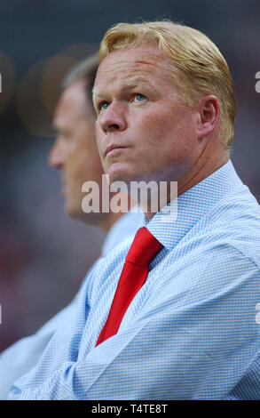 Amsterdam - Coach Ronald Koeman of The Netherlands during the fourth ...