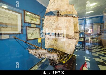 maqueta del navio Santa Ana en la batalla de Trafalgar, 1784, Museo ...