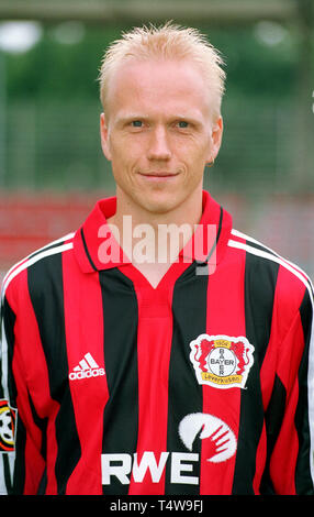 CARSTEN RAMELOW BAYER 04 LEVERKUSEN HAMPDEN PARK GLASGOW SCOTLAND 15 ...