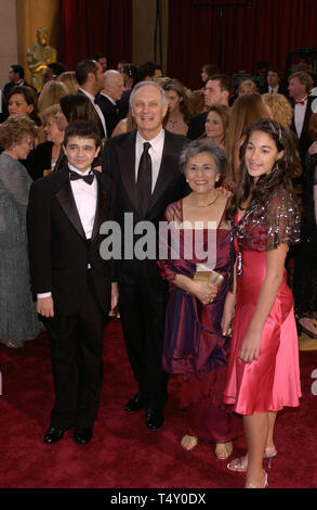 ALAN ALDA & FAMILY 77TH ANNUAL ACADEMY AWARDS TH HOLLYWOOD LOS Stock ...
