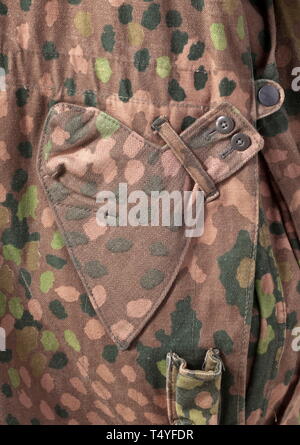 A "Knochensack" in "Erbstarn" camouflage pattern. Cotton cloth ...