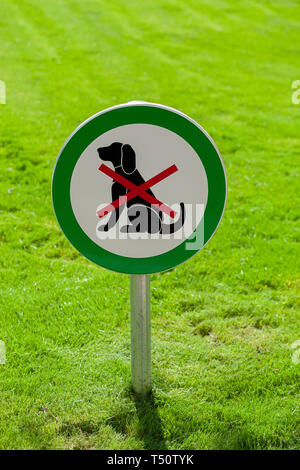 Public Sign Forbidding Dogs to Poop Stock Photo - Alamy