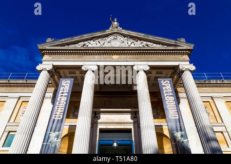 Classical style facade of the Ashmolean Museum of Art and Archaeology ...
