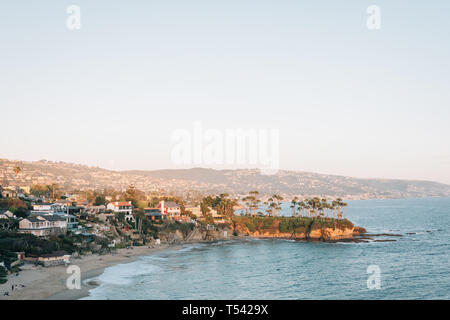 Sunset view of Crescent Bay in Laguna Beach, Orange County, California ...