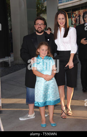 Kevin Smith with wife Jennifer and daughter Harley at the world ...