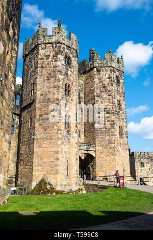 Alnwick Castle, The Keep, Northumberland English Medieval castles ...