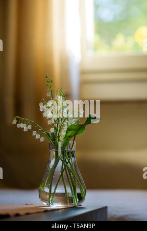 White Trush Flower (Convallaria majalis) o Lily Flower Stock Photo - Alamy
