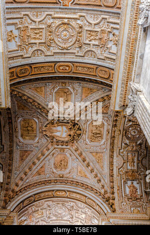 A fragment of the St. Peter's Basilica exterior, Rome Stock Photo - Alamy