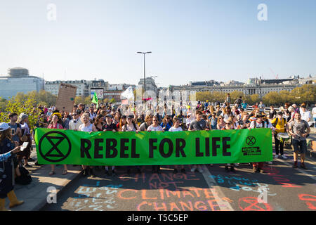 Extinction Rebellion protesters on Waterloo Bridge, London Stock Photo ...