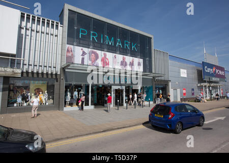 Shoppers coming out of Primark store, Ilford town centre Stock Photo ...