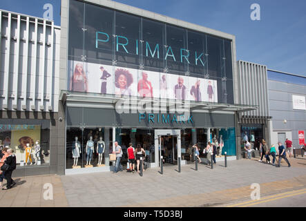 Shoppers coming out of Primark store, Ilford town centre Stock Photo ...