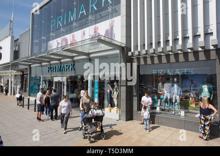 Shoppers coming out of Primark store, Ilford town centre Stock Photo ...