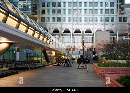Early evening view of Adam's Place Bridge, Canary Wharf, London Stock ...