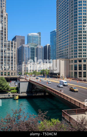 Traffic at Columbus Drive Bridge in Downtown Chicago Stock Photo - Alamy
