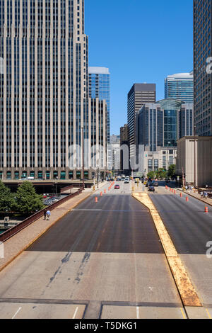 Columbus Drive Bridge in Downtown Chicago Stock Photo - Alamy
