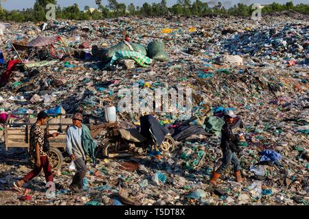Garbage dump with plastic garbage, Choeung Ek, Phnom Penh, Cambodia ...
