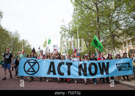 Demonstrators march from Marble Arch to Downing Street in London ...