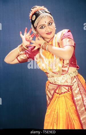 Portrait of an Indian Bharatanatyam dancer Stock Photo - Alamy
