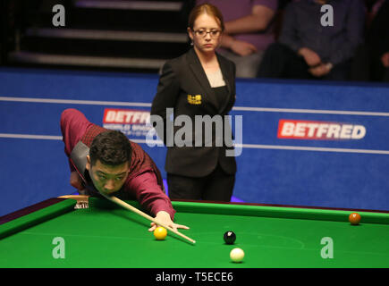 Referee Desislava Bozhilova on day one of the 2017 Betway UK Champions ...