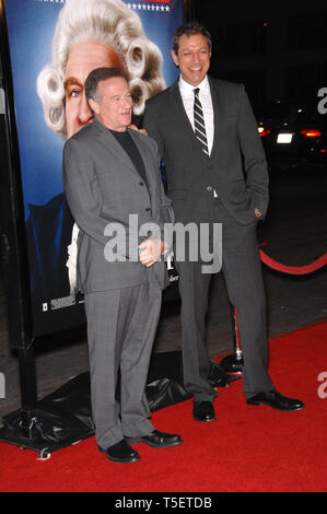 Actors Robin Williams (L) and Jeff Goldblum, cast members in the motion ...