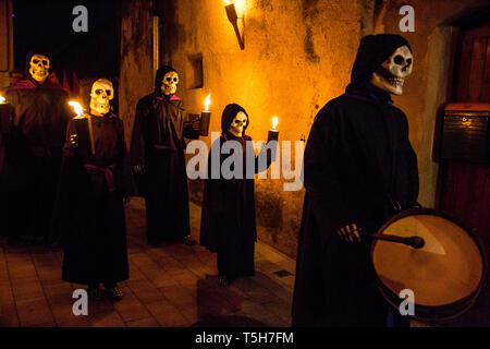 Procession of the dance of death, Holy Week, Dance of Death, Dansa de ...