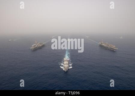 The guided missile frigate USS DUNCAN (FFG-10) comes about off San ...