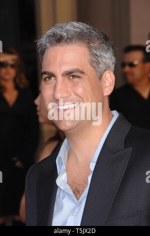 Taylor Hicks at the 2006 American Music Awards held at the Shrine ...