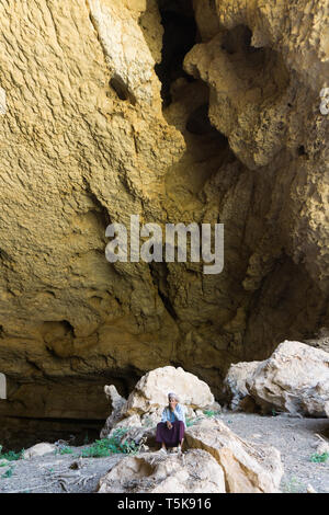 Teeq cave and Tawi Ateer Sinkhole, Dhorfar, Oman Stock Photo - Alamy
